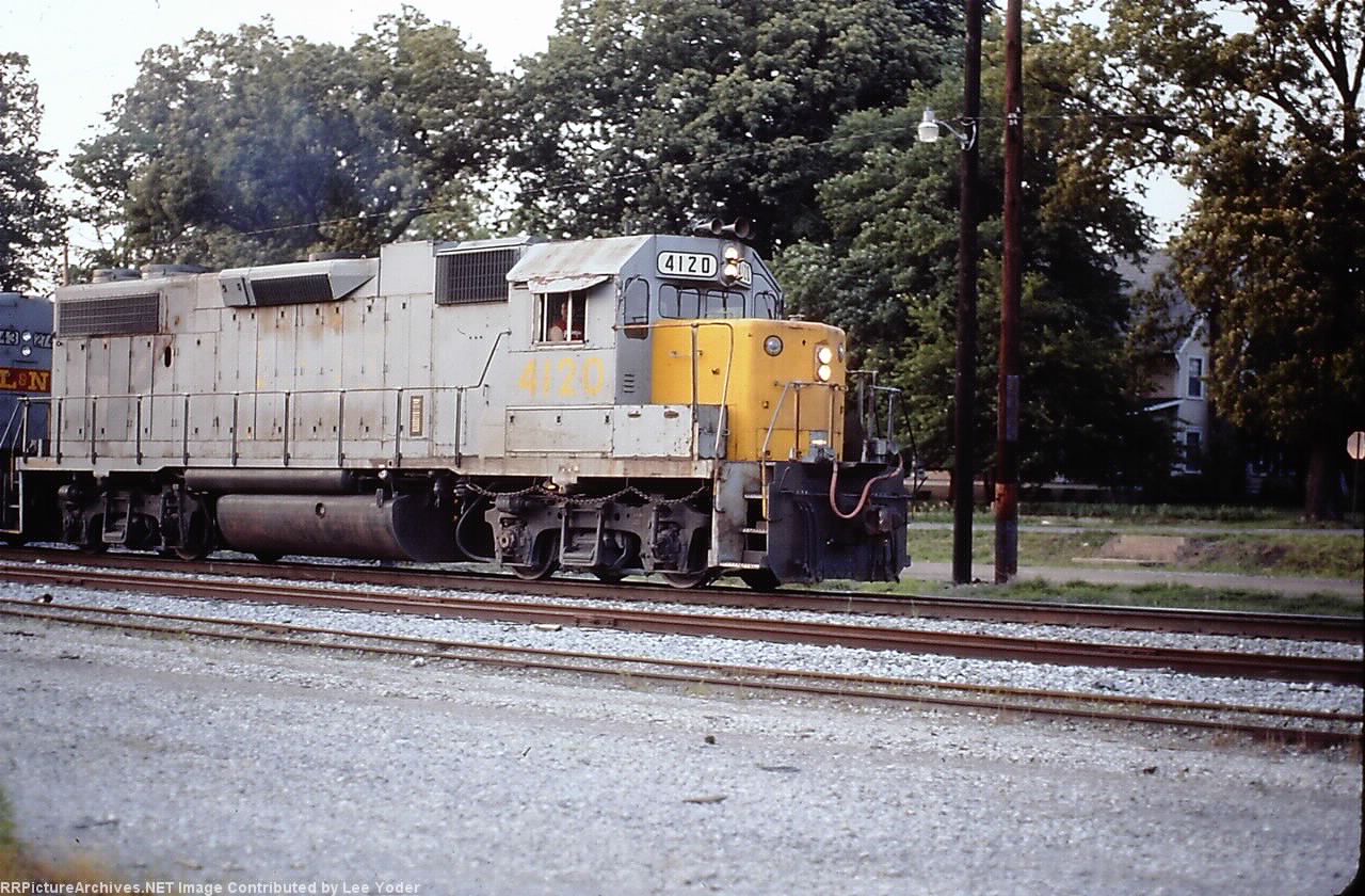 SBD 4120 GP38-2